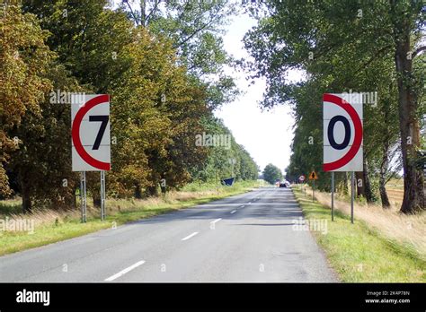Panneau indicateur de vitesse Banque de photographies et dimages à