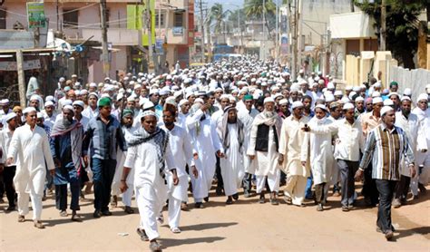 Eid Ul Fitr Celebrated Across Karnataka Clerics Call For Communal