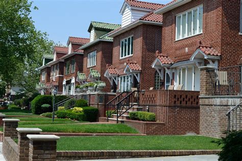 What To Look For In A Neighborhood When Buying Investment Properties