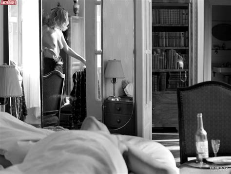 Голая Юлия Высоцкая в Dear Comrades