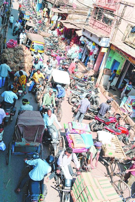Traffic Chokes Traders Suffer Telegraph India