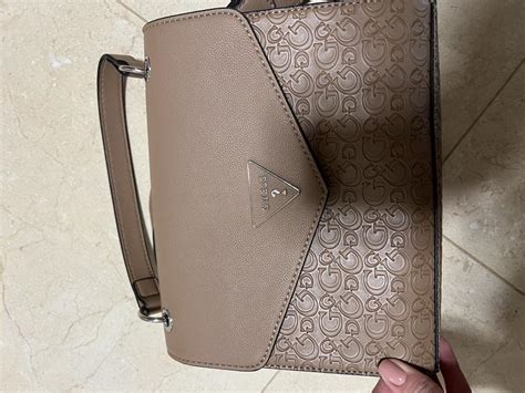 Сумка Guess — цена 600 грн в каталоге Кросс боди Купить аксессуары по доступной цене на Шафе