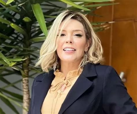 Notícias Simony ficará internada 4 meses para tratar câncer Peço