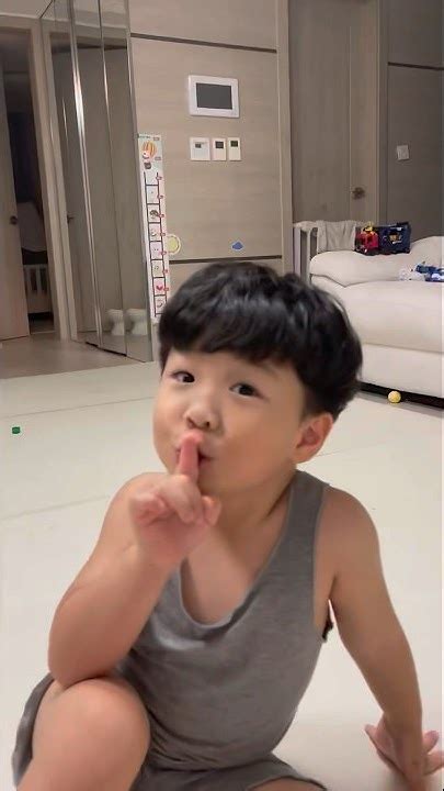 잠자는 시간 지나서 몰래노는중 Youtube