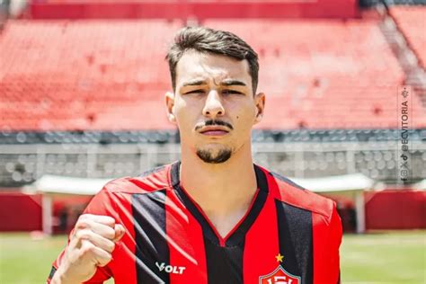 Claudinho é o segundo reforço do Vitória para a temporada de 2025