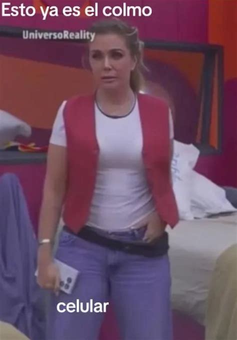 Se Viraliza Imagen De Sabine Moussier Con Supuesto Teléfono En ‘la Casa