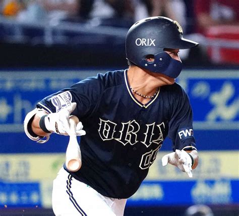 ＜ロ・オ＞2回2死一、三塁から中前に同点打を放つ西浦（撮影・長久保 豊） ― スポニチ Sponichi Annex 野球