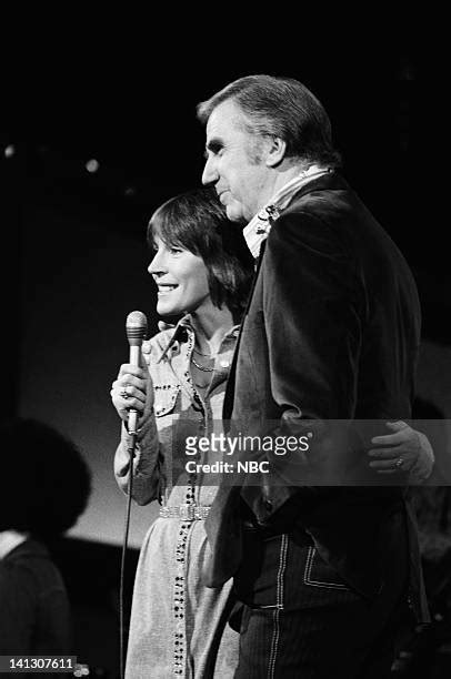 Helen Reddy Photos Photos And Premium High Res Pictures Getty Images