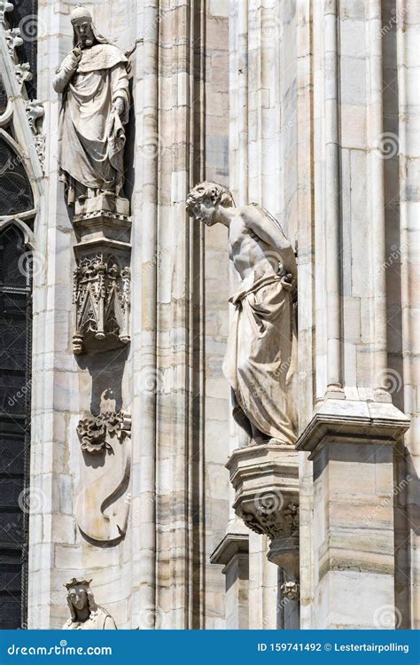 Las Esculturas De Los Santos Y De Los M Rtires Que Adornan La Catedral
