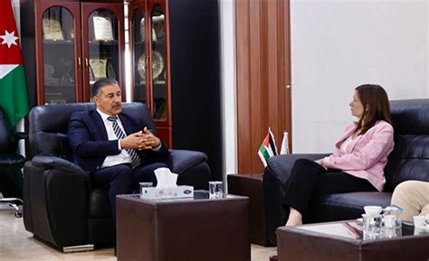 السفيرة البريطانية تطلع على مشاريع تمولها المملكة المتحدة بمعان