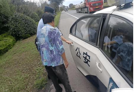 海安突发，一老人路边晕倒朱勇群众市公安局