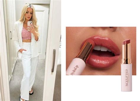 Rosanna Davison Lets Her Fans Choose Her New Makeup