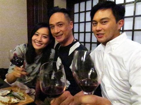 張智霖檳廣場拍戲 粉絲爭睹男神 吳鎮宇教吃榴槤可喝酒，張智霖 每日頭條