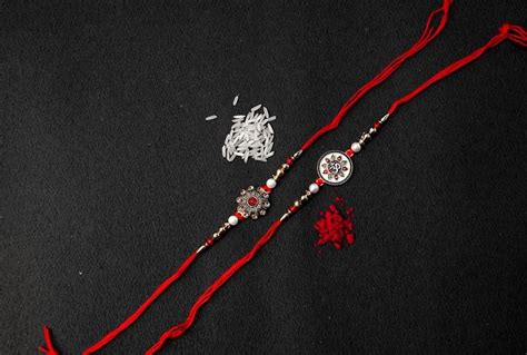 Raksha Bandhan 2023 भाई को राखी बांधते समय क्यों लगाई जाती हैं तीन गांठें