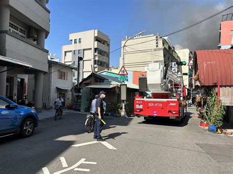 愛河旁透天厝大火濃煙狂竄蔓延街道嚇人 社會 中時