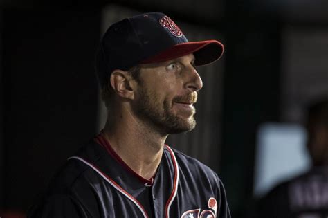 Mlb》賽前練球不慎 國民王牌薛哲鼻樑斷裂（影音） 自由體育