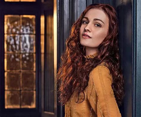 Outlander Cast Character Guide And Backgrounds For Each Season