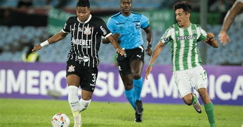 Racing rescató un histórico empate ante Corinthians en su debut por