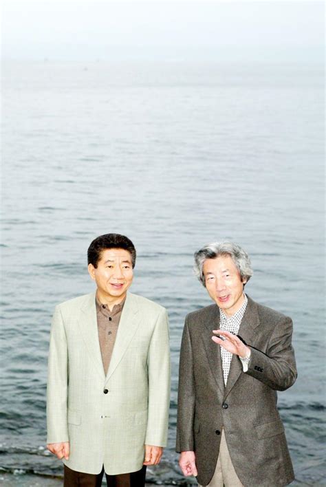 노무현사료관 산책하는 고이즈미 일본총리와 노무현 대통령