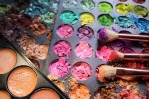 Descubre qué colores te favorecen según tu colorimetría personal