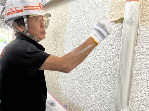 川西市 外壁塗装 淡い黄色の塗料で使用し、屋根も同時に工事をして 新築の様な上品なお家に施工しました 市のにこにこリフォーム
