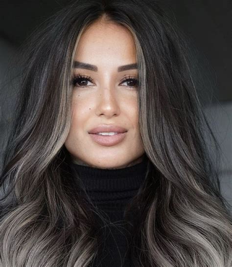 Épinglé par Ana Stewart sur New hair nails make up en Cheveux bruns Cheveux brun cendré