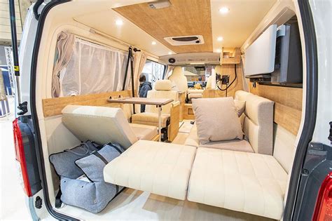 3人就寝ok！ハイエースのキャンピングカーはペット旅行が快適になる工夫がいっぱい！デザインエアコンも搭載 Sotobira