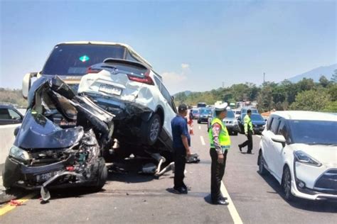 Kronologi Kecelakaan Beruntun Di Tol Semarang Hingga Kendaraan Menumpuk