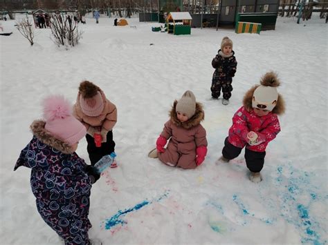 Прогулка мир открытий Зима чудесное время для игр забав и развлечений Одним из зимних