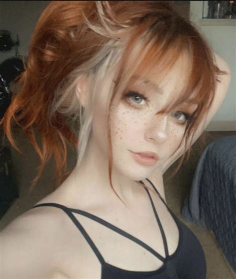 25 Mid Length Blonde Hairstyles To Show Your Stylist Pronto Ginger