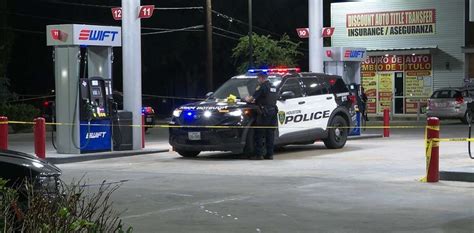 One Dead Outside Houston Convenience Store After Man Shoots Attackers