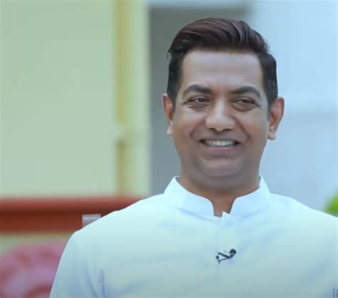 Harendra Jayalal An Accomplished News Anchor In Swarnavahni Program