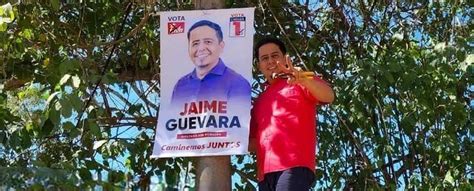 Jefe De Fracción Del Fmln Cuelga Afiche Pidiendo El Voto Pero Con Los