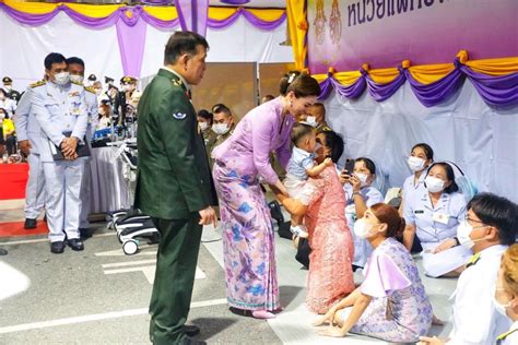Photo Gallery ในหลวง พระราชินี พระราชทานรางวัลการทดสอบการอัญเชิญพระมหา