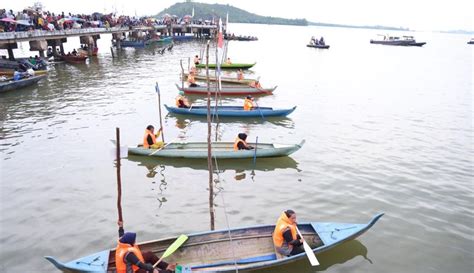 Masyarakat Antusias Nonton Lomba Dayung Sampan Dan Ketinting J5newsroom