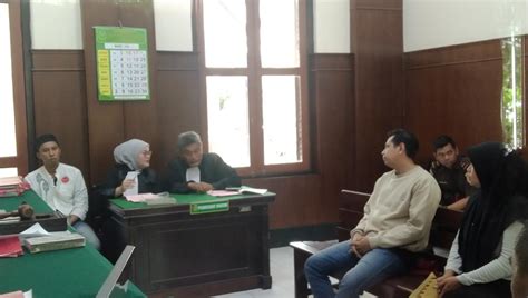 Masalah Ekonomi Suami Ini Tega Jual Istrinya Ke Hidung Belang