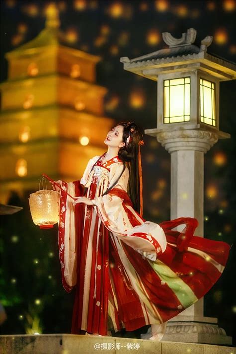 西安汉服约拍｜落入大唐秘境｜大唐不夜城 花瓣网