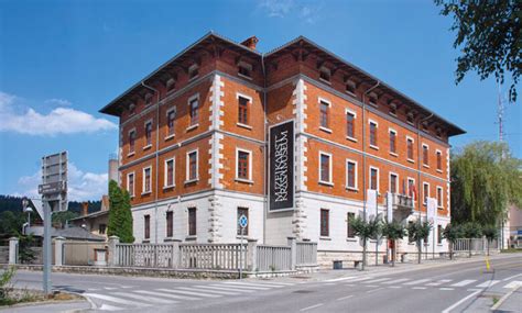 Zgodbe Notranjskega Muzeja Predjamski Zaklad Stepski Bizon Betalov Spodmol Megafon