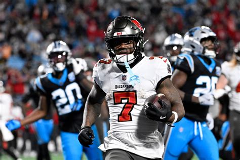 Bucs Rookie Rb Bucky Irving Active Vs Reeling Raiders Field Level
