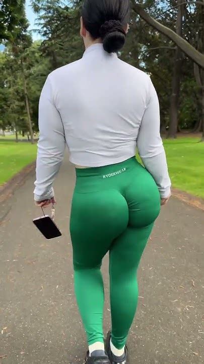 الشيخة مهرة بنت محمد بن راشد ال مكتوم خلال زيارتها في متحف المستقبل