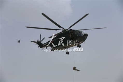 第75集团军某空突旅：空地协同锤炼空突劲旅 人民图片网