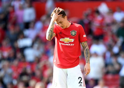 Victor Lindelof Was Not Pictured In United Training On Monday Amid
