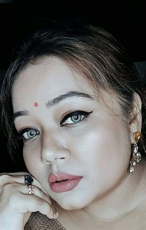 30 ডিভোর্সি ভাবিদের আড্ডা
