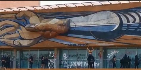 Chilango Protesta En Ciudad Universitaria Deja Destrozos Y Pintas En