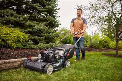 Troy-Bilt FWD 150cc Briggs & Stratton Vertical Storage Lawn Mower | Canadian Tire