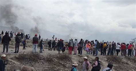 Caos y descontrol en la toma del Aeropuerto de Arequipa Videos y fotos de la violenta irrupción