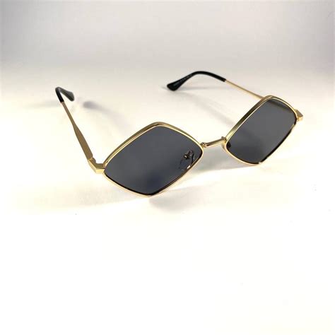 Окуляри сонцезахисні квадратні — ціна 558 грн у каталозі Сонцезахисні окуляри Купити аксесуари