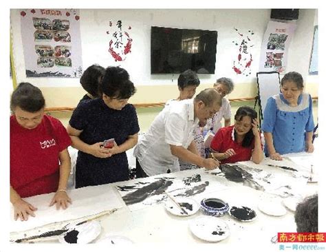 桂木园长者学习绘画描绘多彩生活罗湖社区家园网