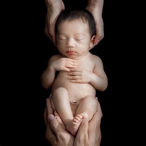 宮崎麗果、幸せオーラあふれ出る第5子の“newborn Photo”を公開「どれも素敵なお写真ばかり」 Entame Next
