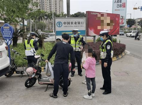 骑乘摩托车、电动车的江海街坊注意啦！交警正在严查这种行为！头盔自行车教育